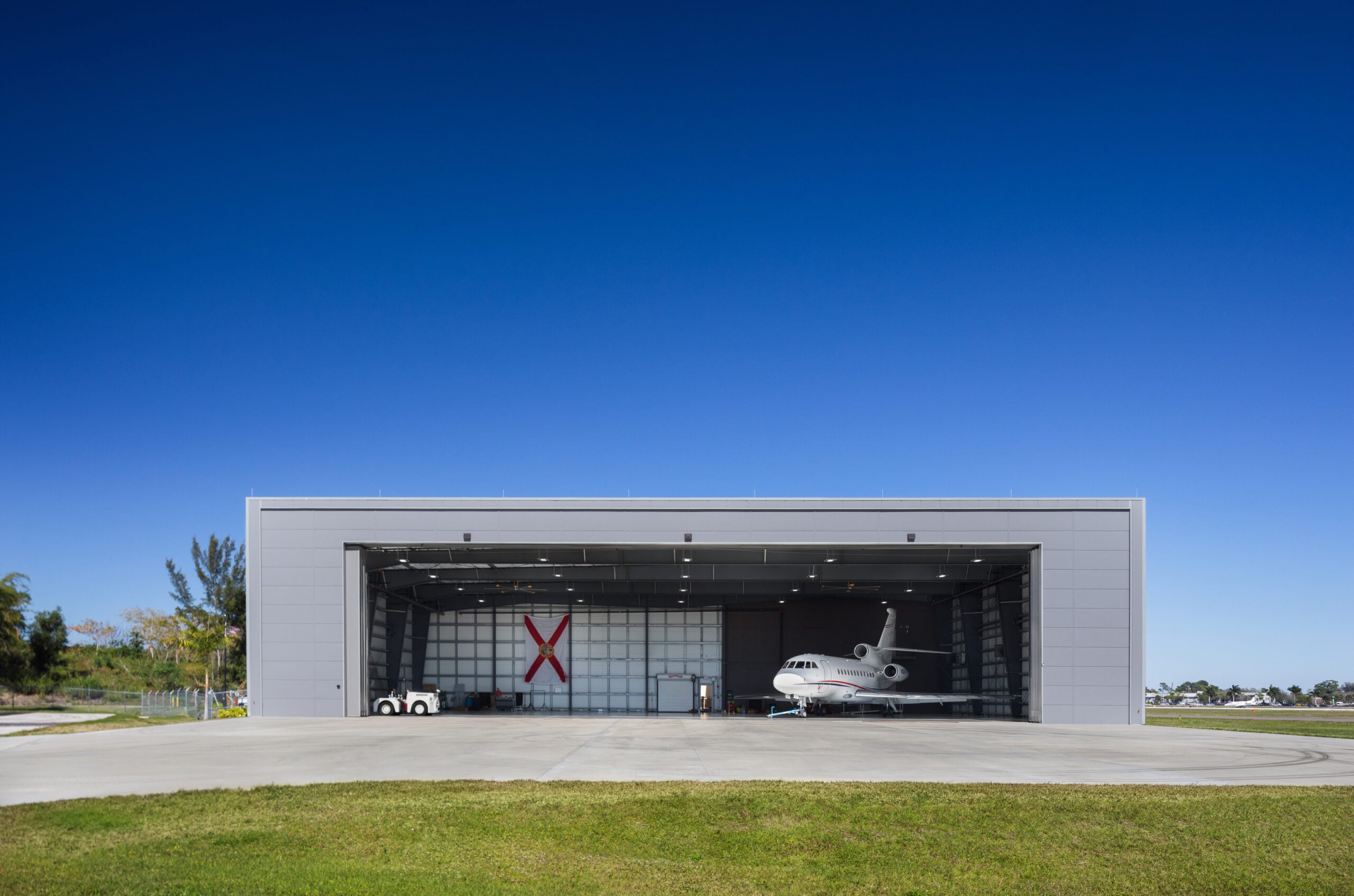 Naples Airport Hanger - MHK Architecture